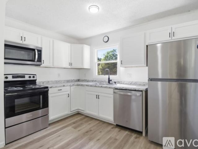 3 BR, 1 BA Apartment 4605 Corbin Branch Rd, Bridgeport, WV 26330