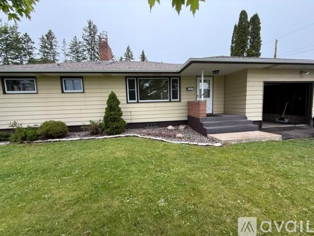 3 BR, 1 BA Apartment 4631 Tioga Street, Duluth, MN 55804