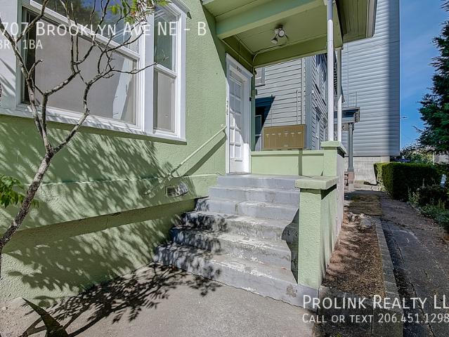 3 BR, 1 BA Apartment 4707 Brooklyn Ave NE, Seattle, WA 98105