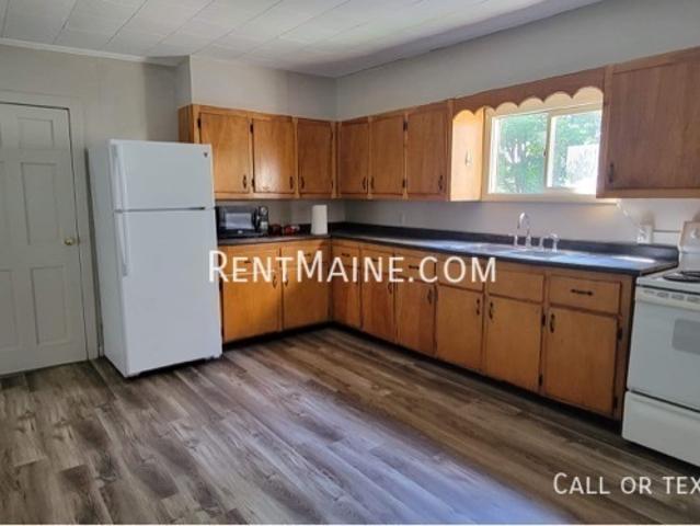 3 BR, 1 BA Apartment 482 Main St. Apt Old Town, ME 04468
