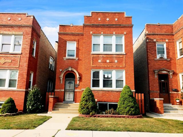3 BR, 1 BA Apartment 4830 West Newport Ave, Chicago, IL 60641