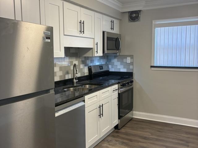 3 BR, 1 BA Apartment 4925 Fairview Ave, Downers Grove, IL 60515