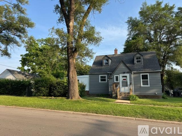 3 BR, 1 BA Apartment 420 Ridgeland Avenue, Beloit, WI 53511