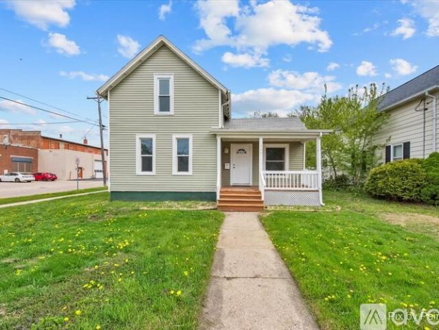 3 BR, 1 BA Apartment 429 W Ottawa St, Sycamore, IL 60178