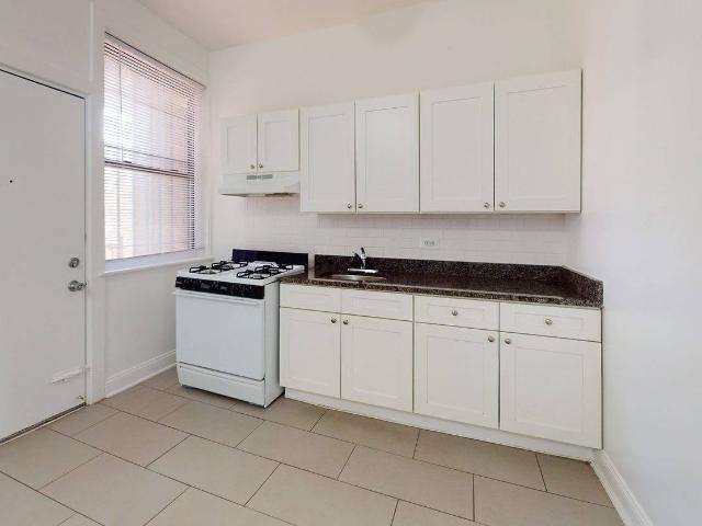 3 BR, 1 BA Apartment 5416 South Woodlawn Avenue Unit 5428 3, Chicago, IL 60615
