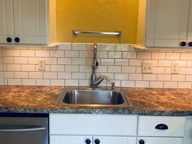 3 BR, 1 BA Apartment 569 Jefferson Avenue Southeast, Unit 2, Grand Rapids, MI 49503