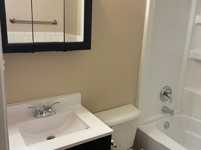 3 BR, 1 BA Apartment 5716 North Terrace Court 3 Street, Peoria Heights, IL 61616