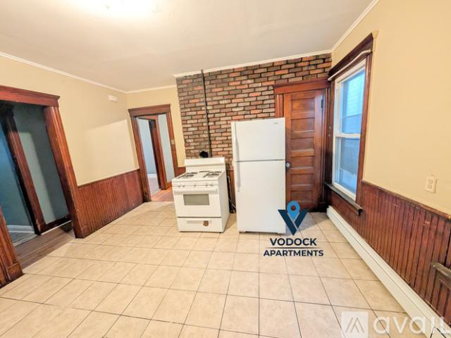 3 BR, 1 BA Apartment 582 Ferry St, Unit 1L, New Haven, CT 06513
