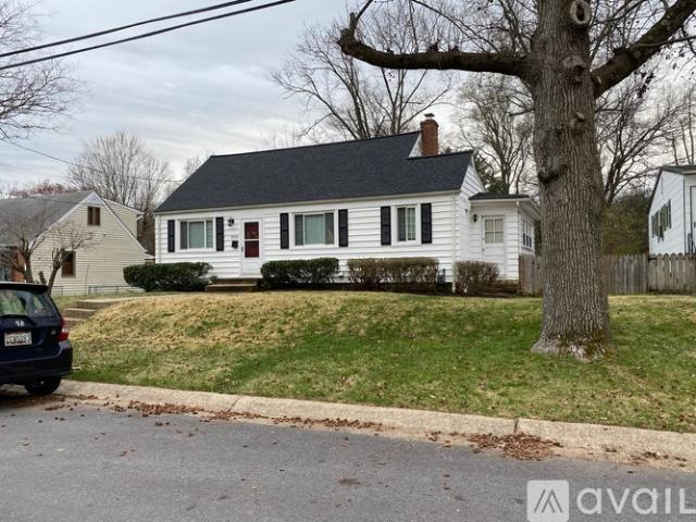 3 BR, 1 BA Apartment 5914 Coral Sea Avenue, Rockville, MD 20851
