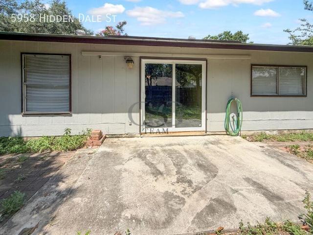 3 BR, 2 BA Apartment 5958 Hidden Dale St, San Antonio, TX 78250