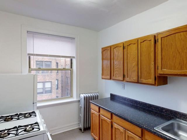 3 BR, 1 BA Apartment 5034 5046 South Woodlawn Avenue Unit 5034 3 W, Chicago, IL 60615