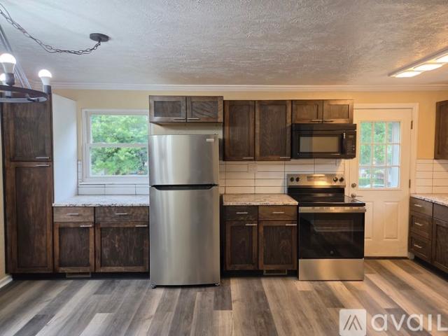 3 BR, 1 BA Apartment 5272 Fieldcrest Drive, Pittsburgh, PA 15236