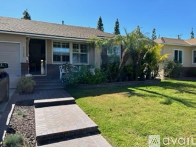 3 BR, 1 BA Apartment 5325 Dunrobin Avenue, Lakewood, CA 90713