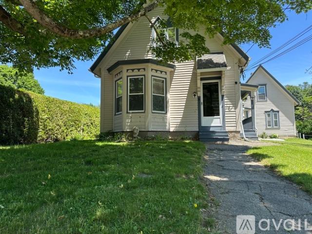 3 BR, 1 BA Apartment 5 Cottage St, Unit A, Spencer, MA 01562