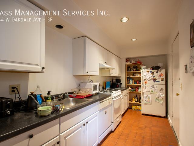 3 BR, 1 BA Apartment 644 W Oakdale Ave, Chicago, IL 60613
