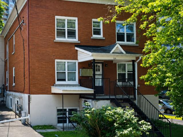 3 BR, 1 BA Apartment 64 Genest St, Ottawa, ON K1L 7Z2