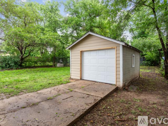 3 BR, 1 BA Apartment 6543 N East Park View St, Park City, KS 67219