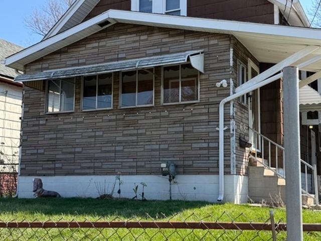 3 BR, 1 BA Apartment 68 N Shirley St, Pontiac, MI 48342