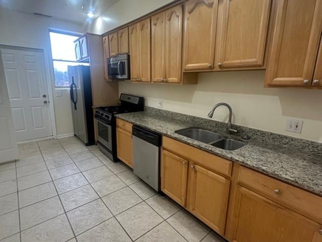 3 BR, 1 BA Apartment 6943 S Dorchester Ave, Unit 3S, Chicago, IL 60637