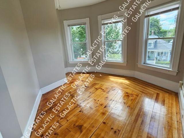 3 BR, 1 BA Apartment 60 Arlington St, Manchester, NH 03104