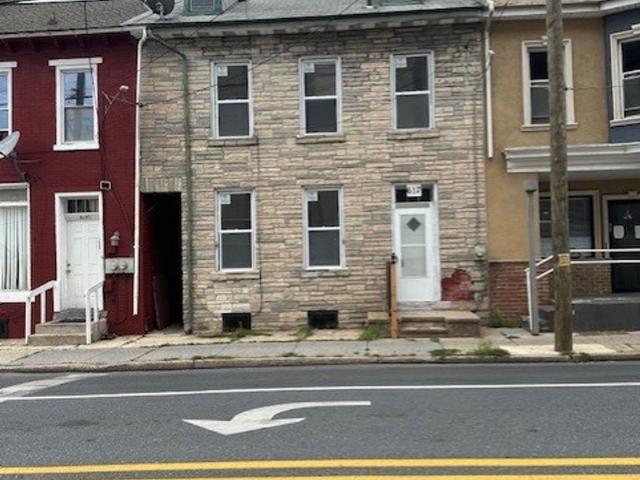 3 BR, 1 BA Apartment 617 Lehman St Lebanon, PA 17046