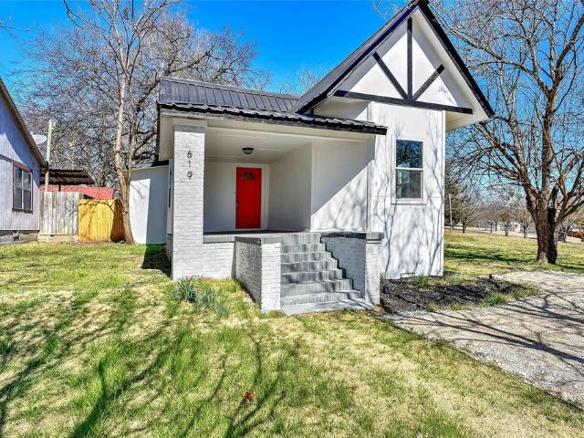 3 BR, 1 BA Apartment 619 East Sears St, Denison, TX 75021