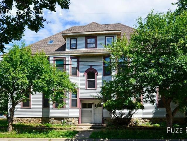 3 BR, 1 BA Apartment 61 Delos St W, St Paul, MN 55107