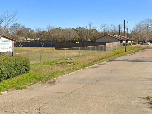 3 BR, 1 BA Apartment 620 West Admiral Doyle, New Iberia, LA 70561