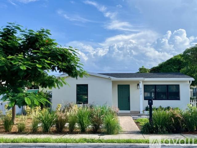 3 BR, 1 BA Apartment 622 Avenida Hermosa, West Palm Beach, FL 33405