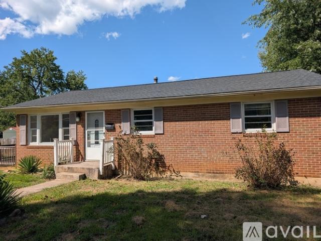 3 BR, 1 BA Apartment 625 E 14th St, Buena Vista, VA 24416