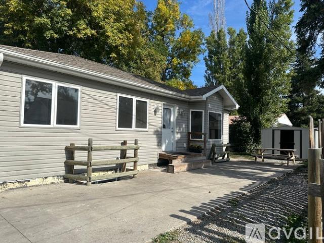 3 BR, 1 BA Apartment 626 1 2 7th Ave W, Unit 1, Kalispell, MT 59901