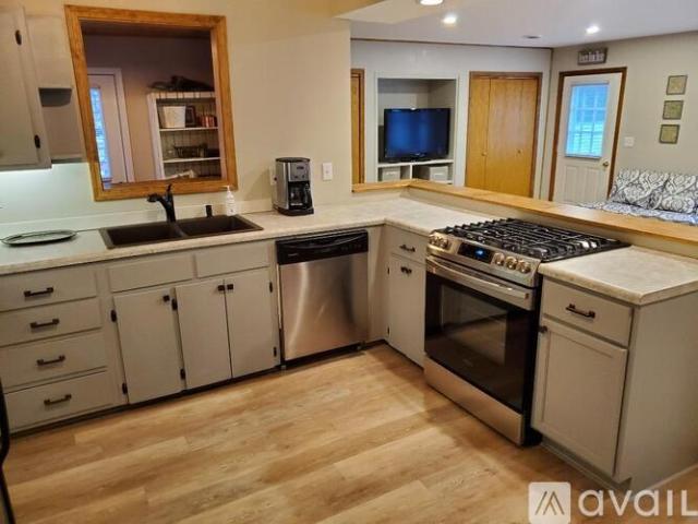 3 BR, 1 BA Apartment 7421 Washington Street, South Haven, MI 49090