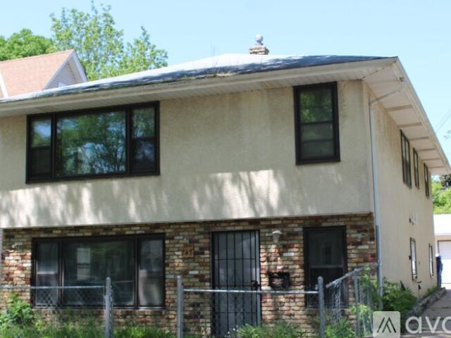 3 BR, 1 BA Apartment 747 Tuscarora Ave W, Unit Unit 1, Saint Paul, MN 55102
