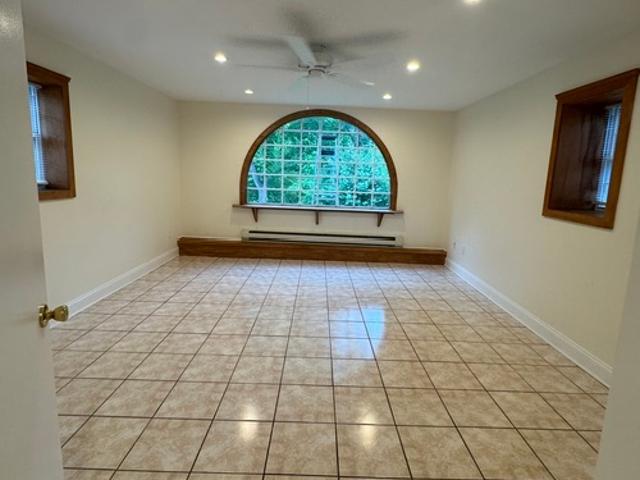 3 BR, 1 BA Apartment 76 Broad St, Del Water Gap, PA 18360