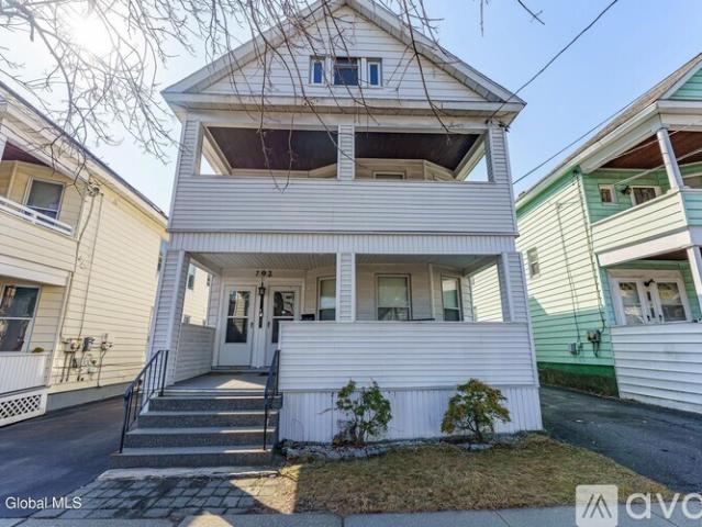 3 BR, 1 BA Apartment 792 Washington Avenue, Unit 2, Albany, NY 12203