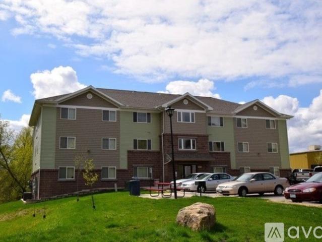 3 BR, 1 BA Apartment 701 S Victory Dr, Unit 8, Mankato, MN 56001