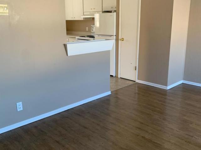 3 BR, 1 BA Apartment 7113 Bowman Ave, Regina, SK S4T 6K9