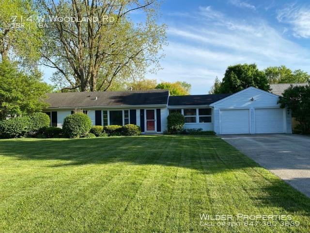 3 BR, 1 BA Apartment 714 W Woodland Rd, Lake Bluff, IL 60044