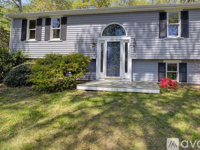 3 BR, 1 BA Apartment 7 Holly Ln, Sandwich, MA 02537