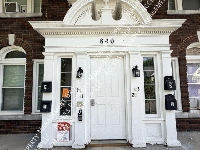 3 BR, 1 BA Apartment 840 Kalamazoo Ave SE Apt 1, Grand Rapids, MI 49507