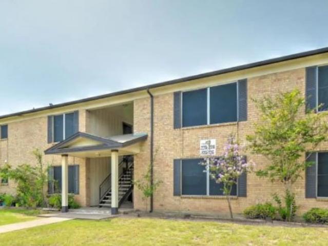 3 BR, 1 BA Apartment 8071 N. Lamar Blvd Austin, TX 78753