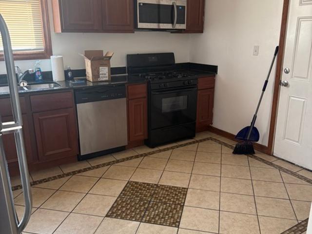 3 BR, 1 BA Apartment 8128 South Justine Street, Unit 2, Chicago, IL 60620