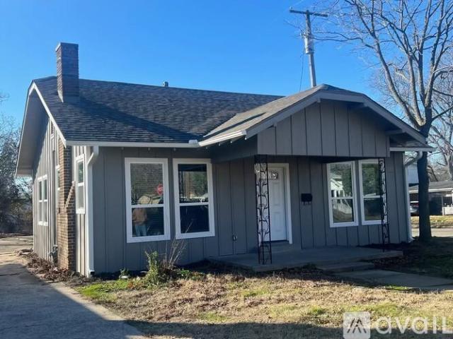 3 BR, 1 BA Apartment 822 W Fischer St, Sherman, TX 75092