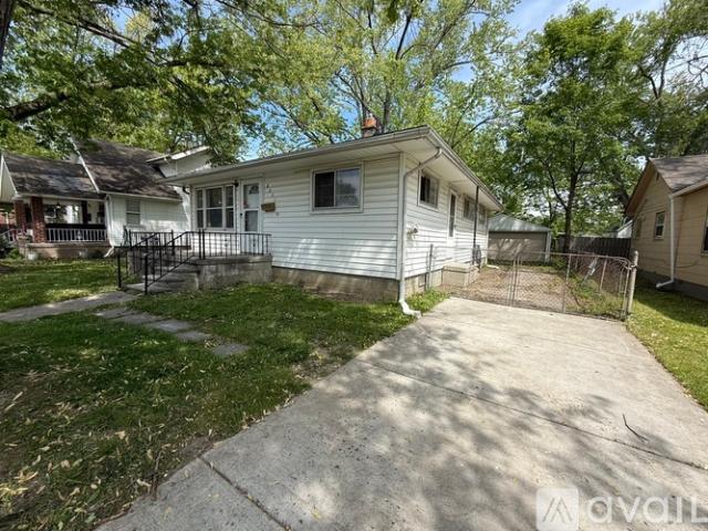3 BR, 1 BA Apartment 8251 Hudson Ave, Warren, MI 48089