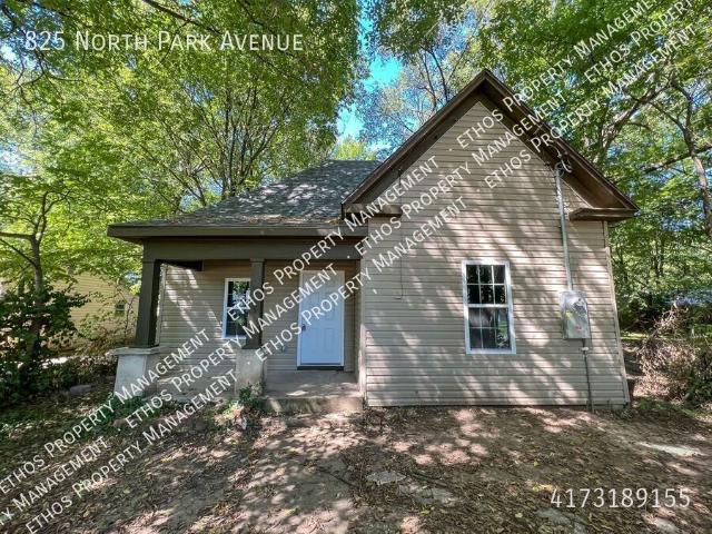 3 BR, 1 BA Apartment 825 North Park Avenue, Springfield, MO 65802