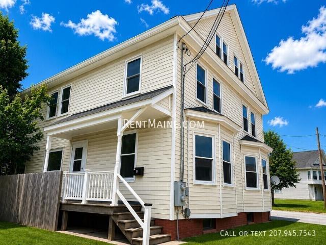 3 BR, 1 BA Apartment 8 Linden St Bangor, ME 04401