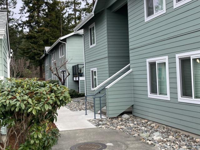3 BR, 1 BA Apartment 950 N. Oak Harbor St Oak Harbor, WA 98277