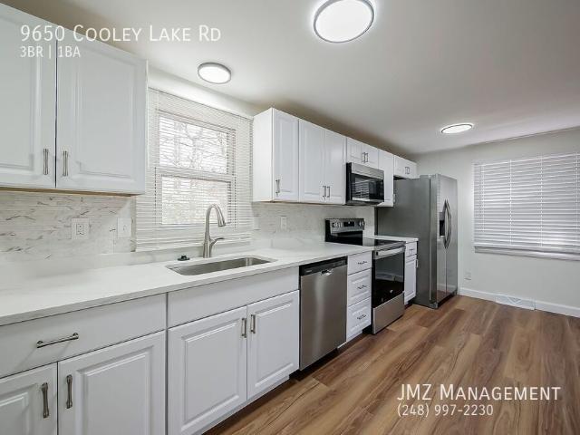 3 BR, 1 BA Apartment 9650 Cooley Lake Rd, White Lake, MI 48386