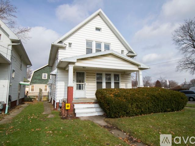 3 BR, 1 BA Apartment 902 Dryden Dr, Toledo, OH 43612