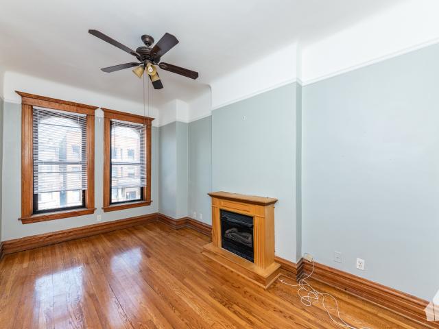 3 BR, 1 BA Apartment 907 West Addison Street, Chicago, IL 60613